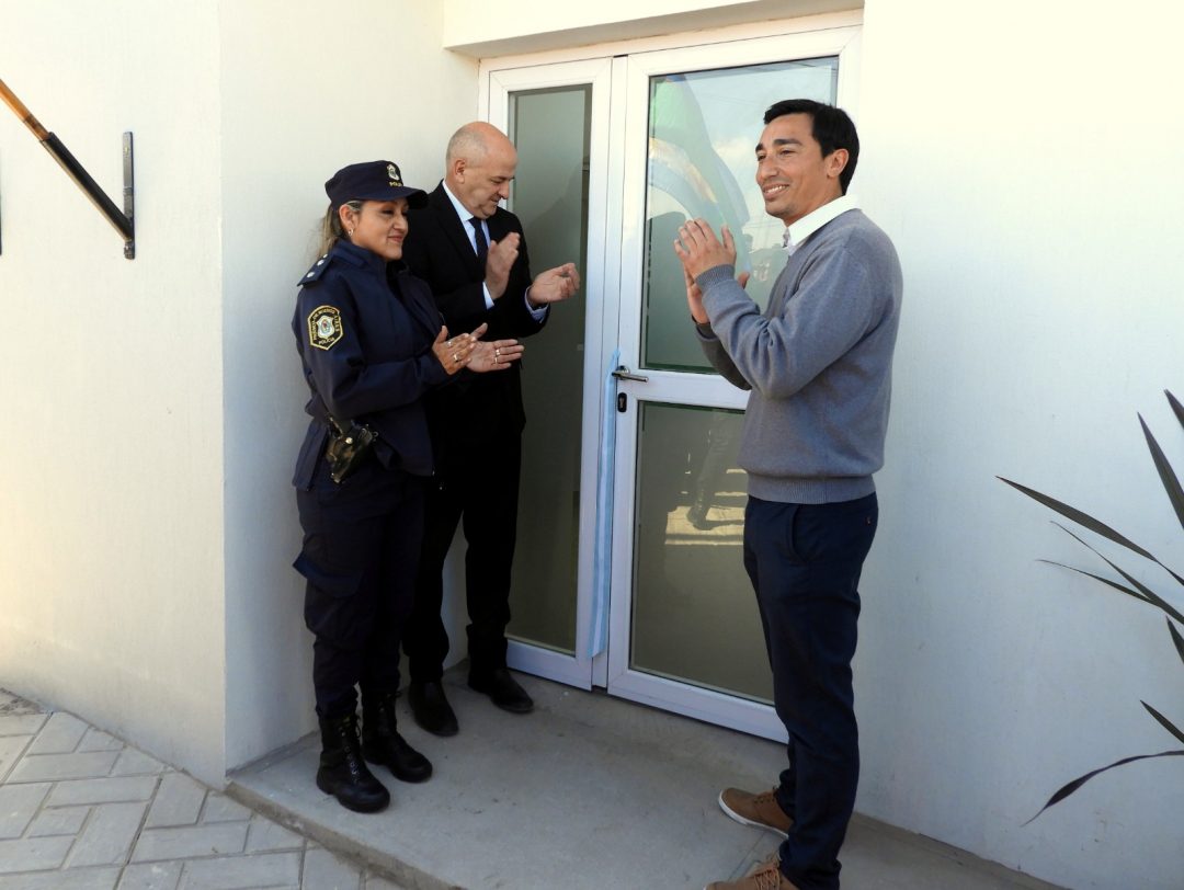 Uset inauguró el nuevo edificio para el Destacamento Policial de Zona ...